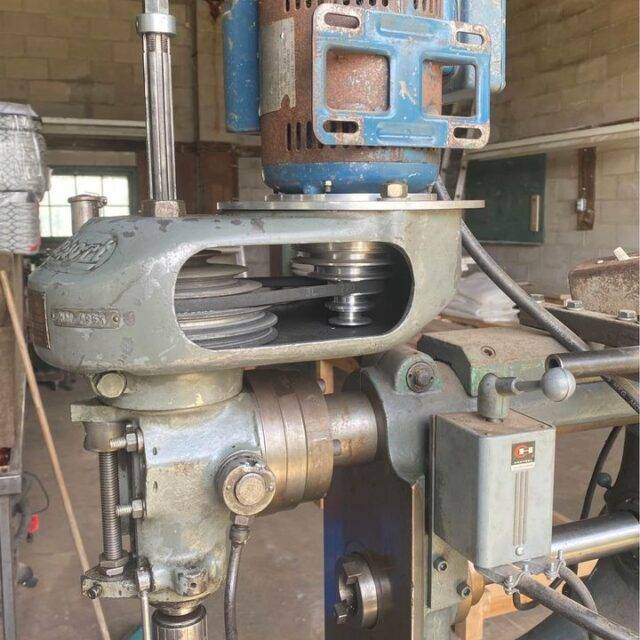 Bridgeport/Brown & Sharpe Vertical and Horizontal Milling Machine